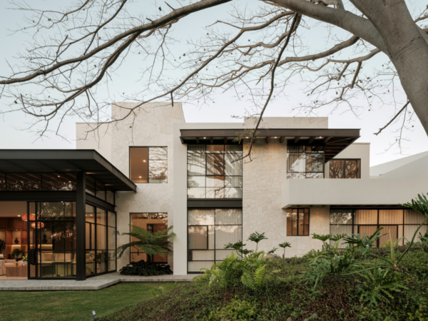 Árbol de Parota en Casa Calantha / Di Frenna Arquitectos - Communita